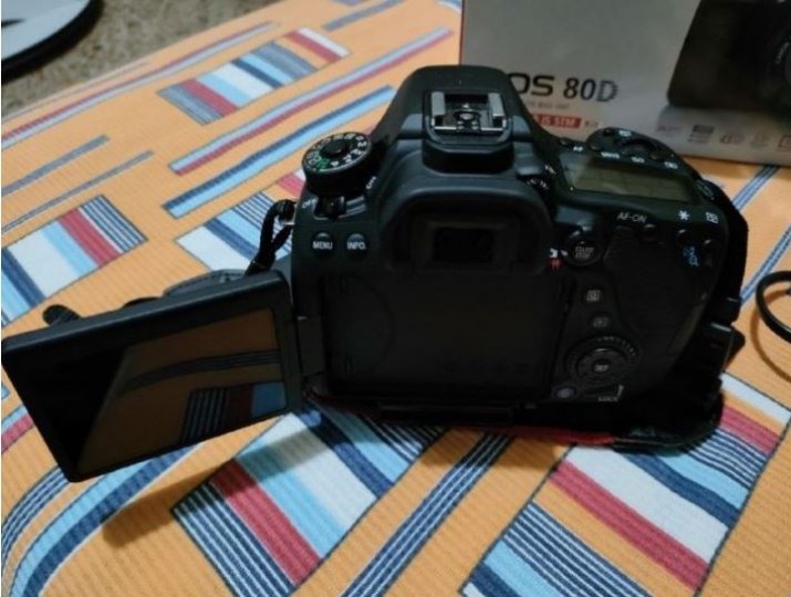 VENDO: Canon EOS 80D EF-S 18-55 IS STM KIT + ACCESSORI Reflex Digitale ...